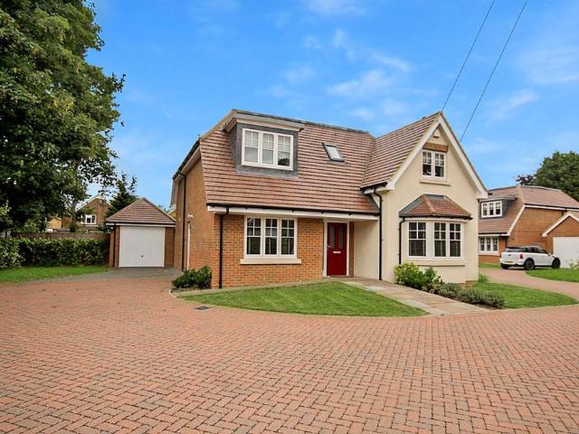 4 bedroom detached house to rent