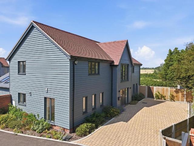 4 bedroom detached house to rent
