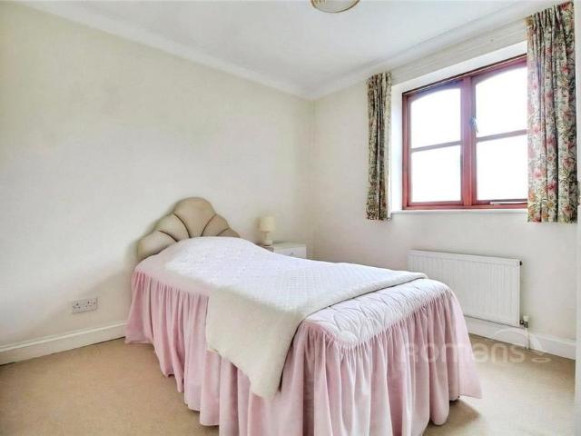 4 bedroom detached house to rent