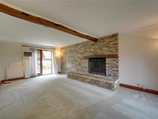 4 bedroom detached house to rent