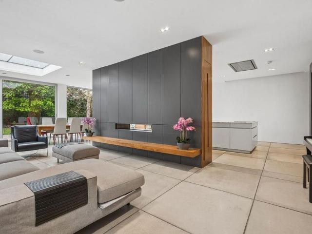 4 bedroom detached house to rent