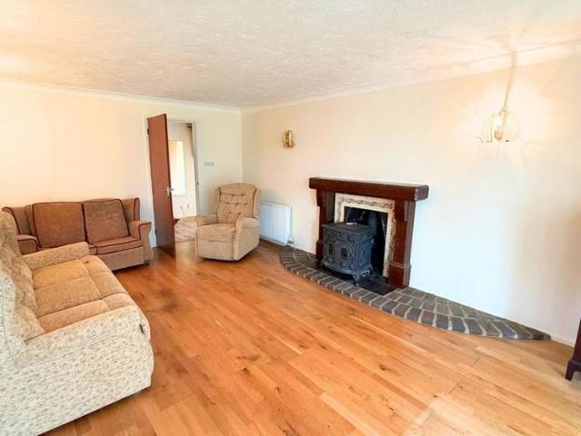 4 bedroom detached house to rent