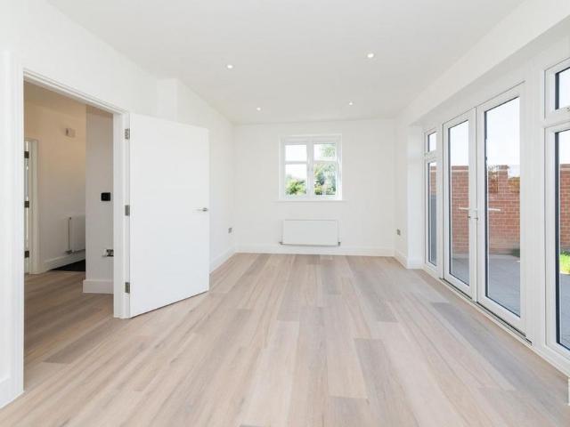 4 bedroom detached house to rent