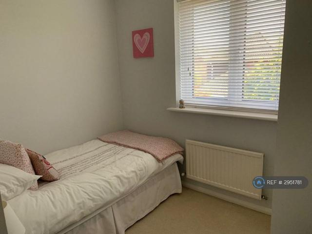 4 bedroom detached house to rent
