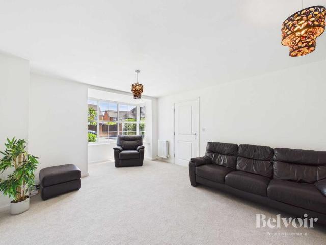 4 bedroom detached house to rent