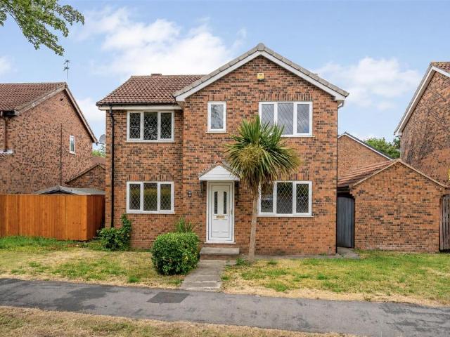 4 bedroom detached house to rent