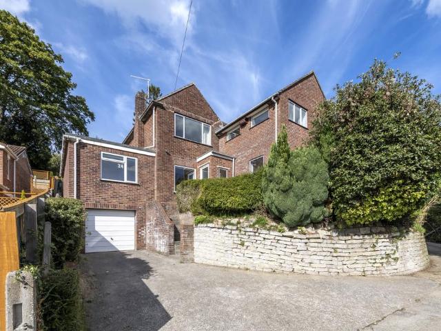 4 bedroom detached house to rent