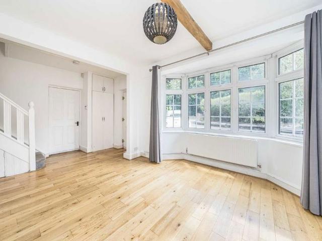4 bedroom detached house to rent