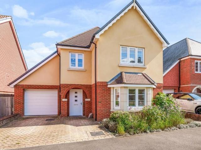 4 bedroom detached house to rent