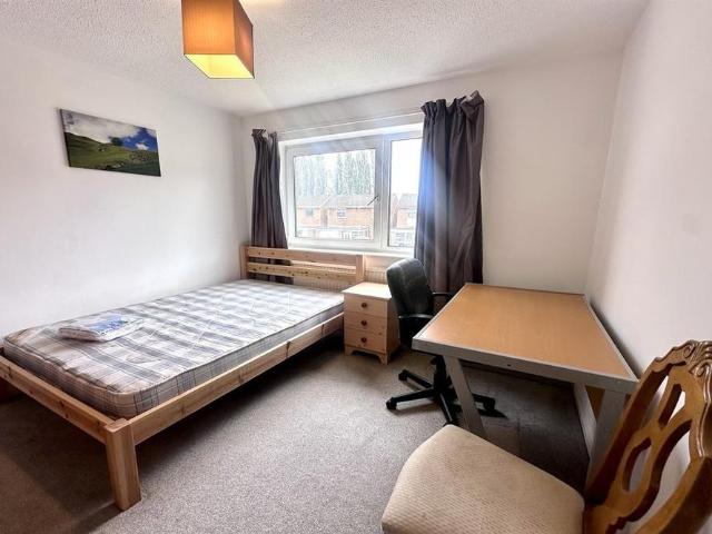 4 bedroom detached house to rent