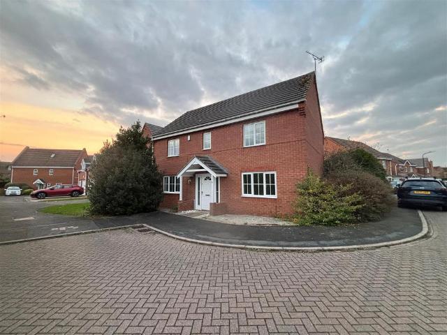 4 bedroom detached house to rent