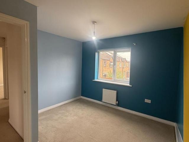 4 bedroom detached house to rent