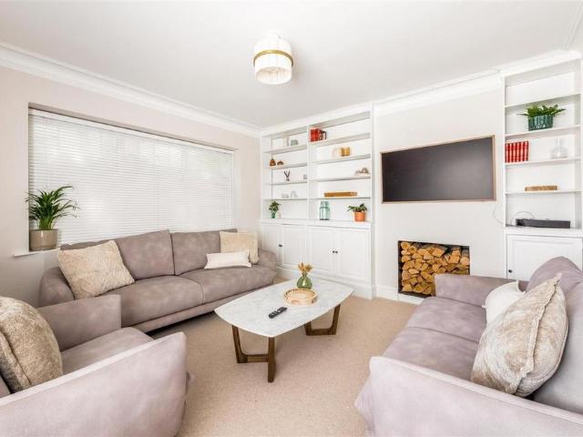 4 bedroom detached house to rent