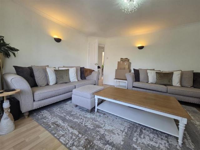 4 bedroom detached house to rent
