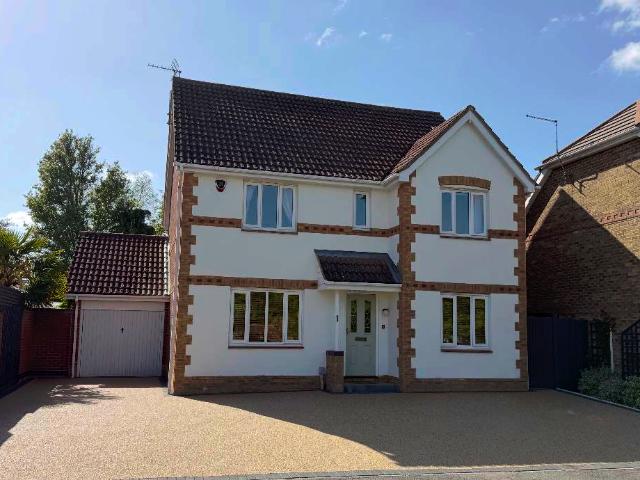 4 bedroom detached house to rent
