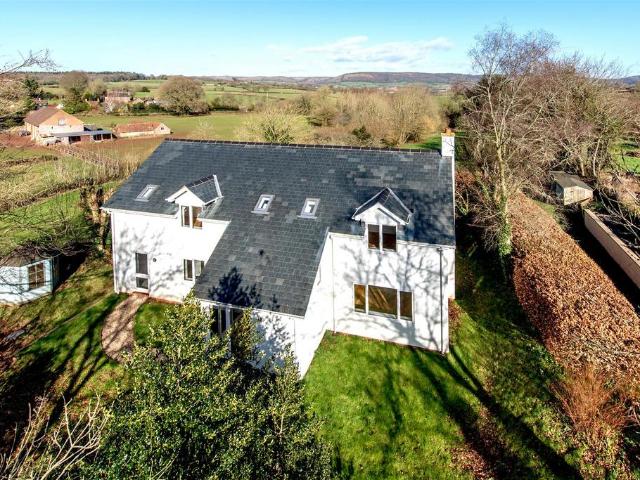 4 bedroom detached house to rent