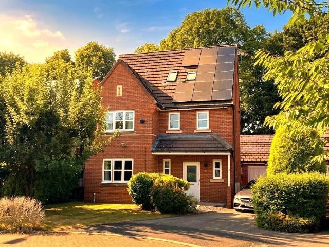 4 bedroom detached house to rent
