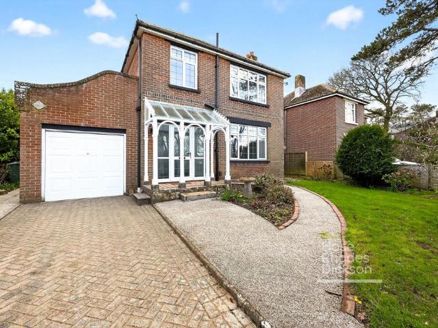 4 bedroom detached house to rent