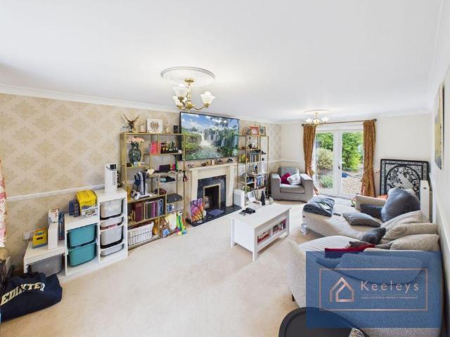 4 bedroom detached house to rent