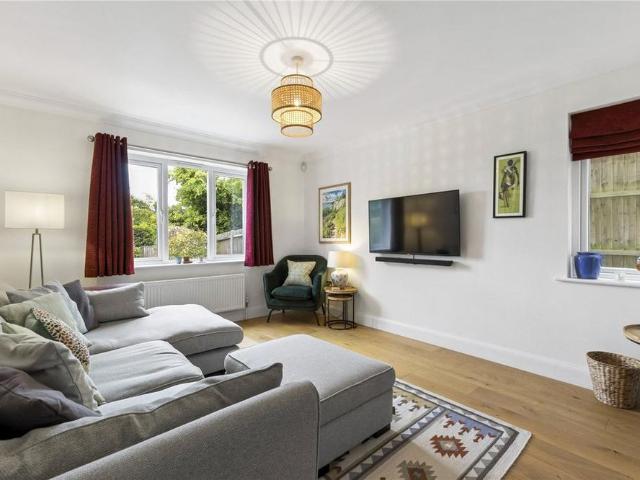 4 bedroom detached house to rent
