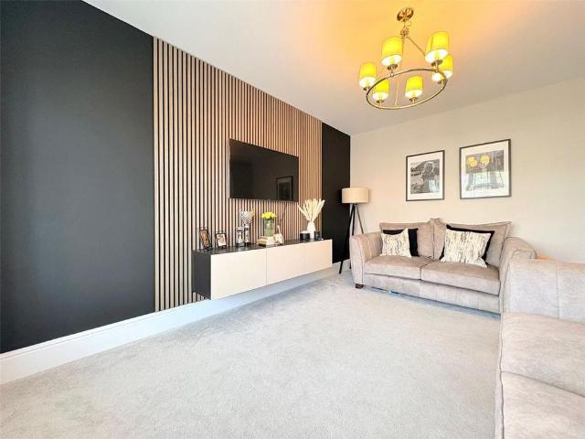 4 bedroom detached house to rent