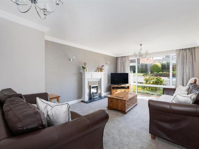 4 bedroom detached house to rent