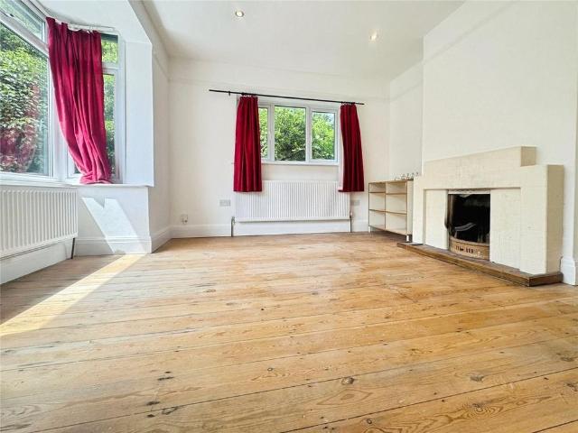 4 bedroom detached house to rent