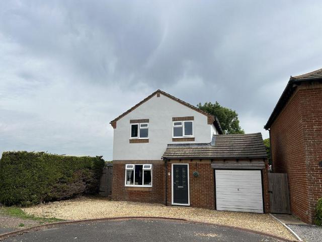 4 bedroom detached house to rent