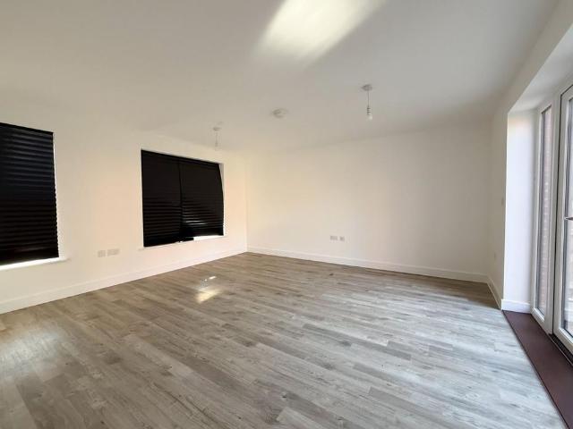 4 bedroom detached house to rent