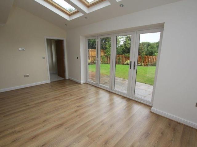 4 bedroom detached house to rent