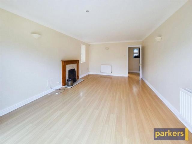 4 bedroom detached house to rent