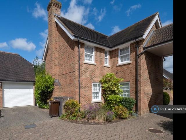 4 bedroom detached house to rent