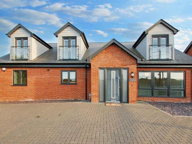 4 bedroom detached house to rent