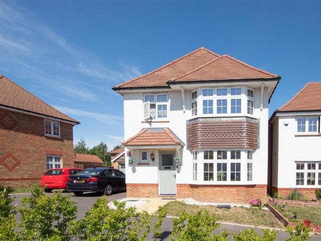 4 bedroom detached house to rent
