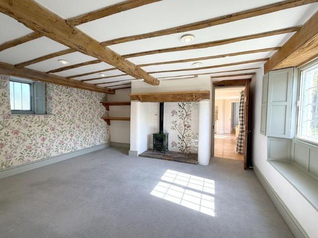 4 bedroom detached house to rent