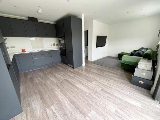 4 bedroom detached house to rent