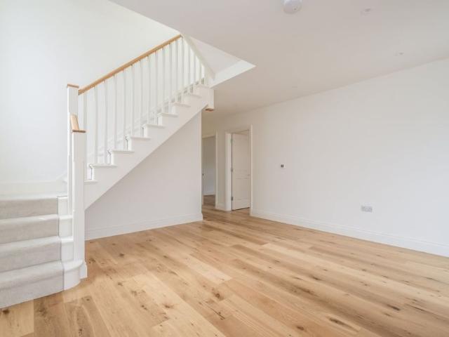 4 bedroom detached house to rent
