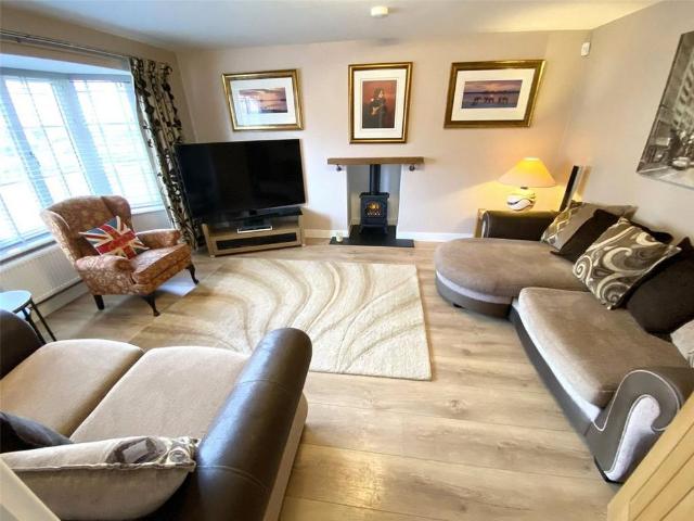 4 bedroom detached house to rent
