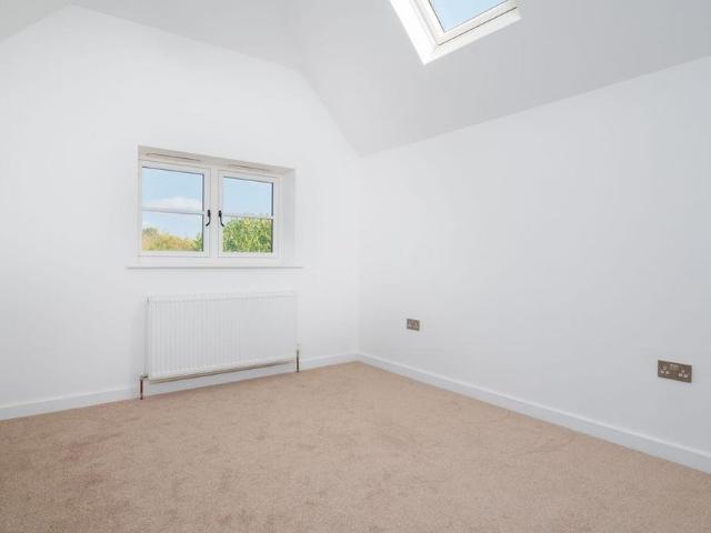 4 bedroom detached house to rent