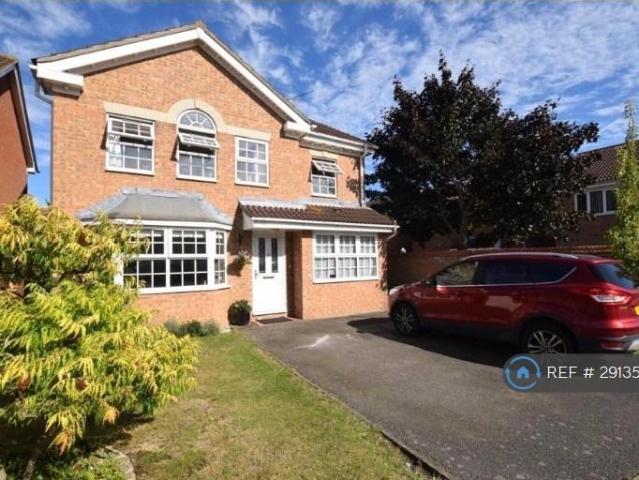 4 bedroom detached house to rent