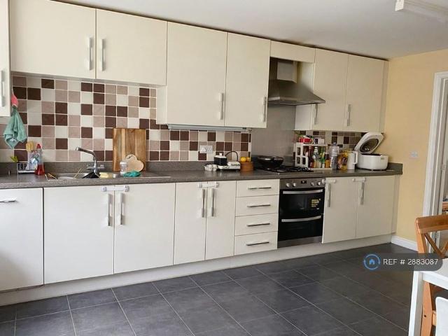 4 bedroom detached house to rent
