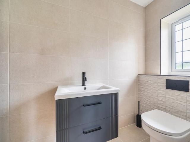 4 bedroom detached house to rent
