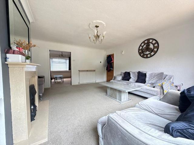 4 bedroom detached house to rent