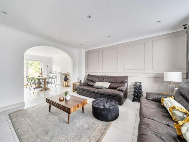 4 bedroom detached house to rent
