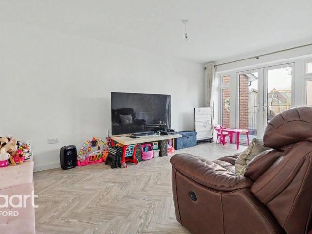 4 bedroom detached house to rent