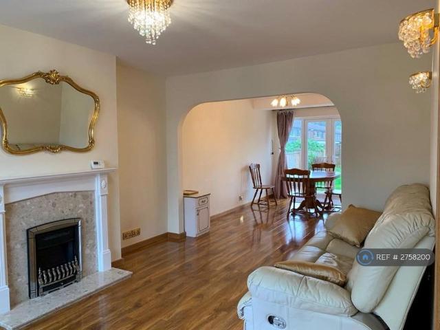 4 bedroom detached house to rent