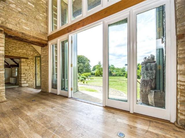 4 bedroom detached house to rent