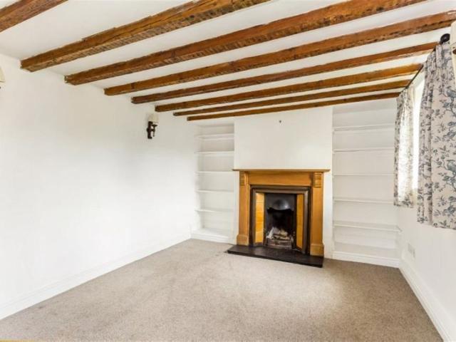 4 bedroom detached house to rent