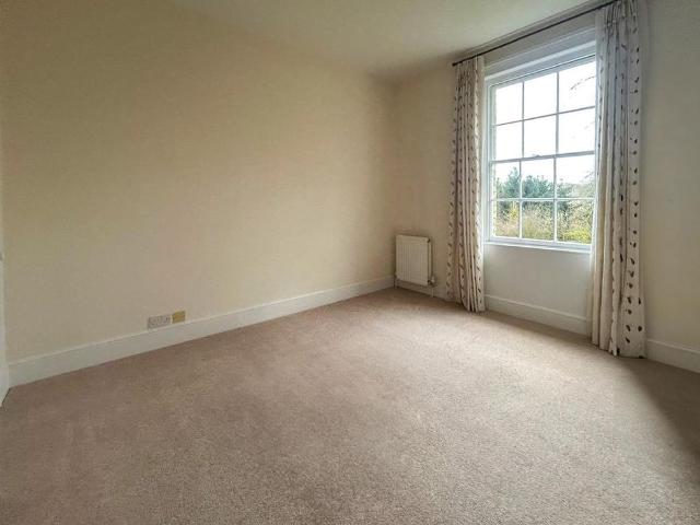 4 bedroom detached house to rent