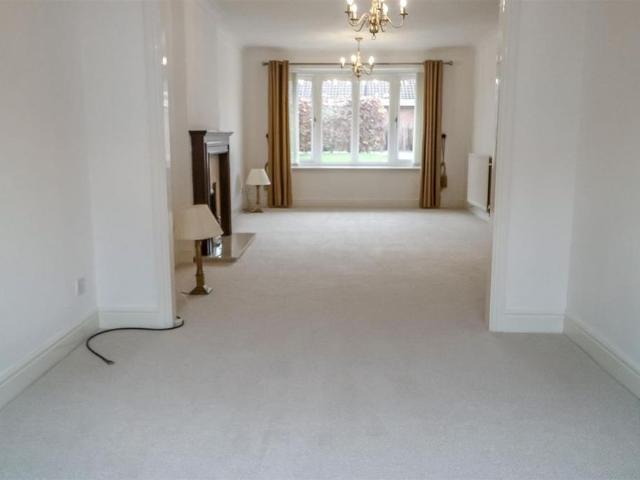 4 bedroom detached house to rent